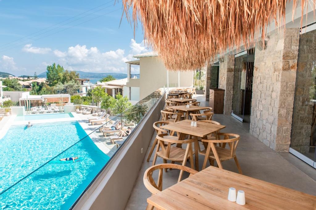 CRYSTAL WATERS 4*